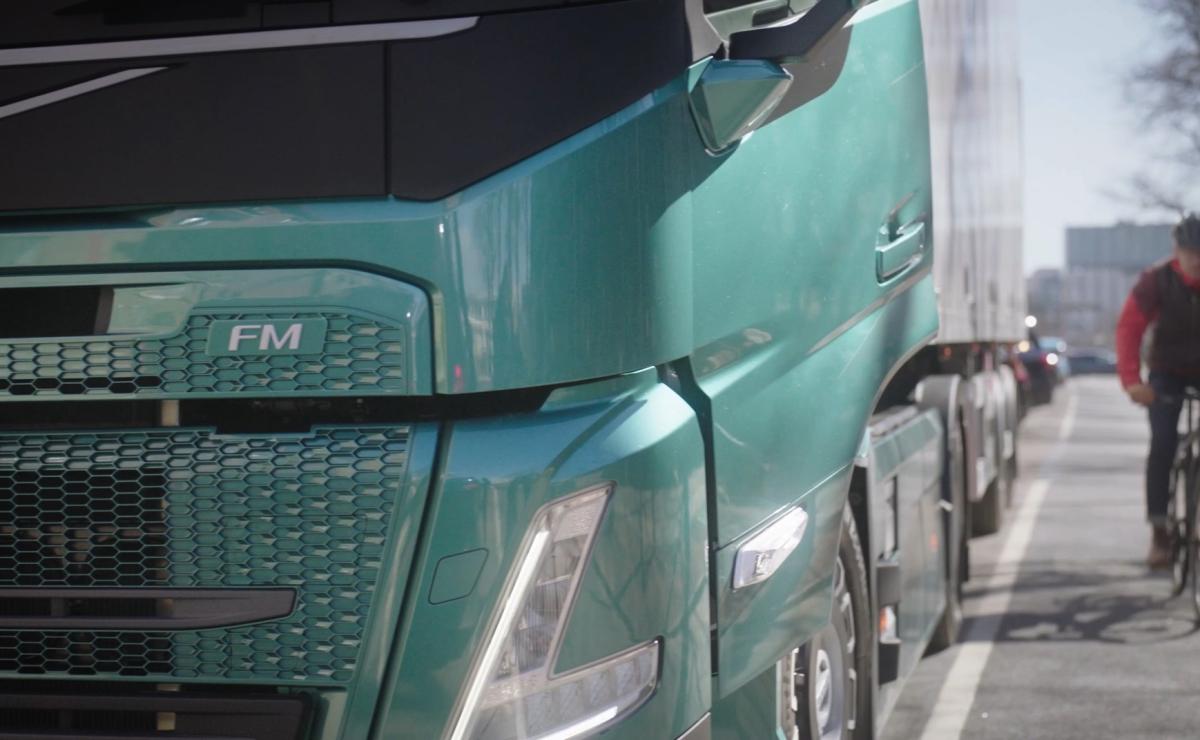 Volvo Trucks introduceert nieuwe veiligheidssystemen | NEBIM